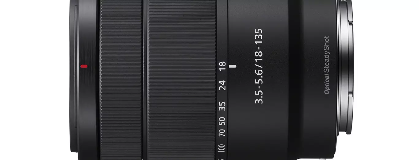 Sony 18-135mm ƒ3.5-5.6 OSS, APS-C форматындагы жана E-монтаж камераларында стандарттык масштабдуу объектив