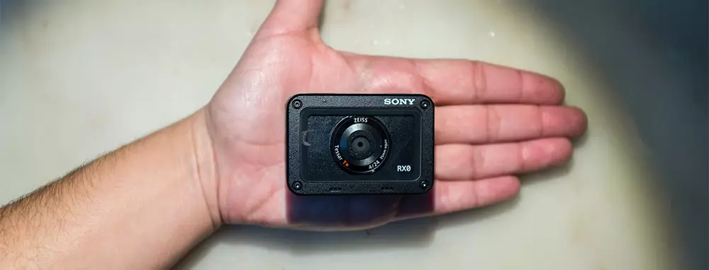 Sony RX0 पुनरावलोकन: फोटो काढण्यासाठी एक परिपूर्ण छोटा अॅक्शन कॅमेरा