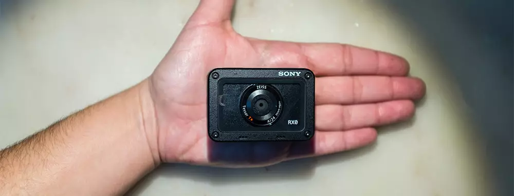 Review Sony RX0: kamera aksi cilik sing sampurna kanggo njupuk foto