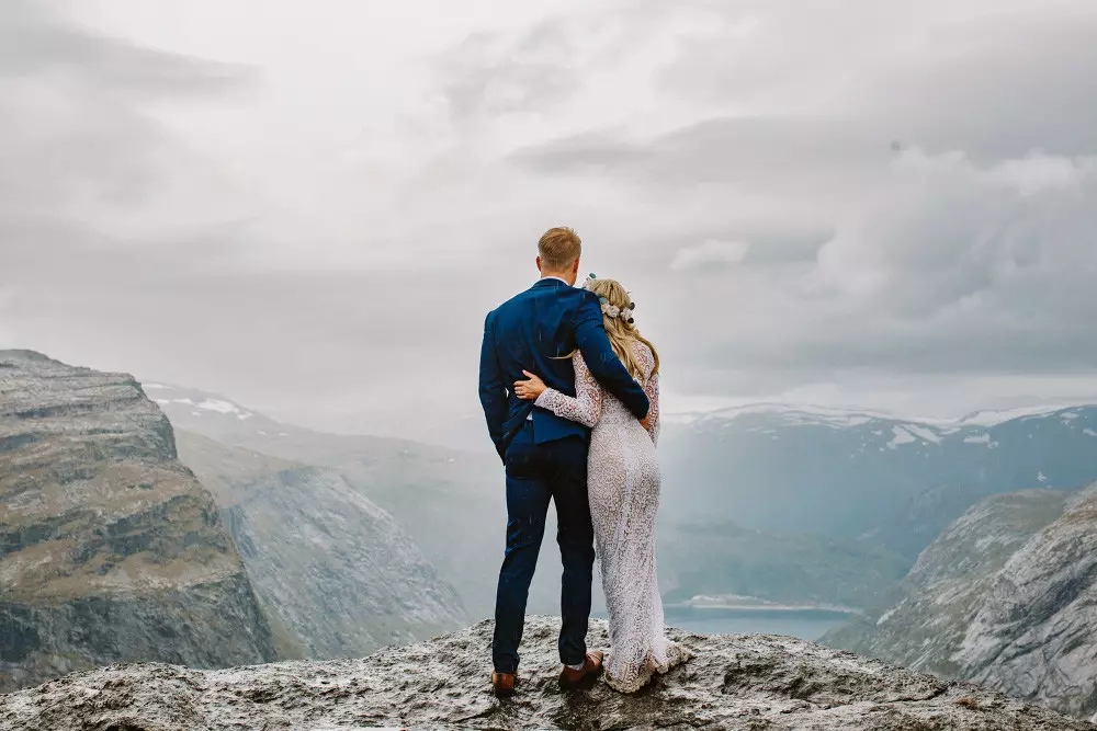 Trolltunga Wedding Session Priscila Valentina ១៩