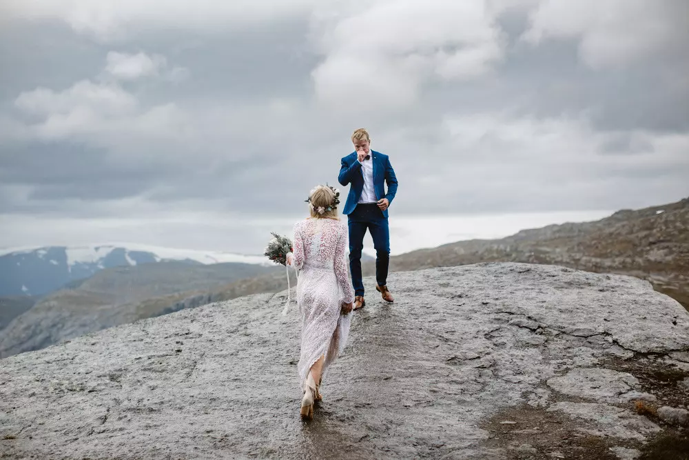 Trolltunga Wedding Session Priscila Valentina ១១