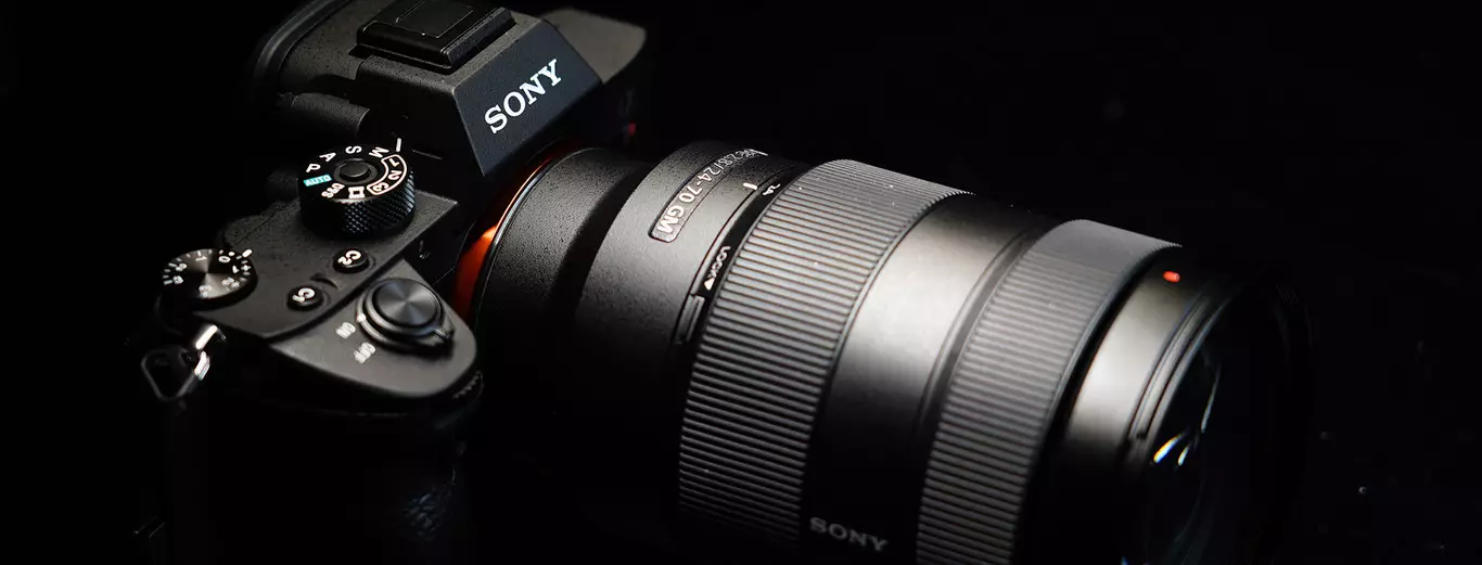 Sony A7R III, hamagara hamwe nicyitegererezo (gusubiramo)