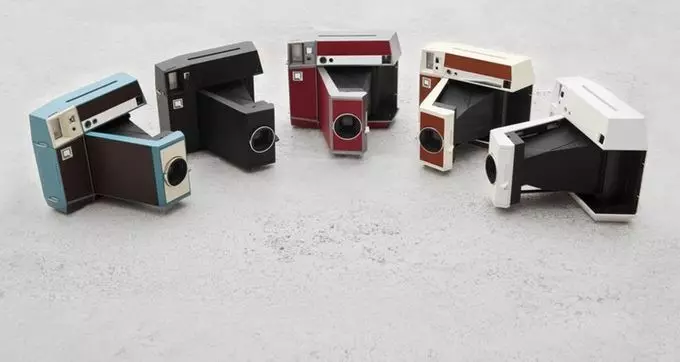 „Lomo“ pristato „The Lomo'Instant Square“ – fotoaparato projektą, skirtą akimirksniu fotografuoti