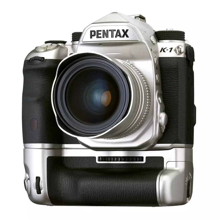 Pentax K1 Silver 03