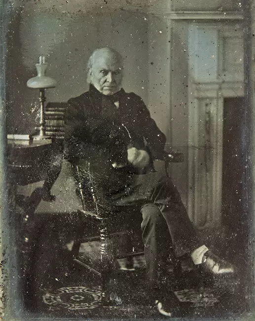 Bugungi kunga qadar eng qadimgi prezident portreti. 1843 yilda Vashingtonda Filipp Xaas tomonidan Jon Kvinsi Adams uchun yaratilgan.