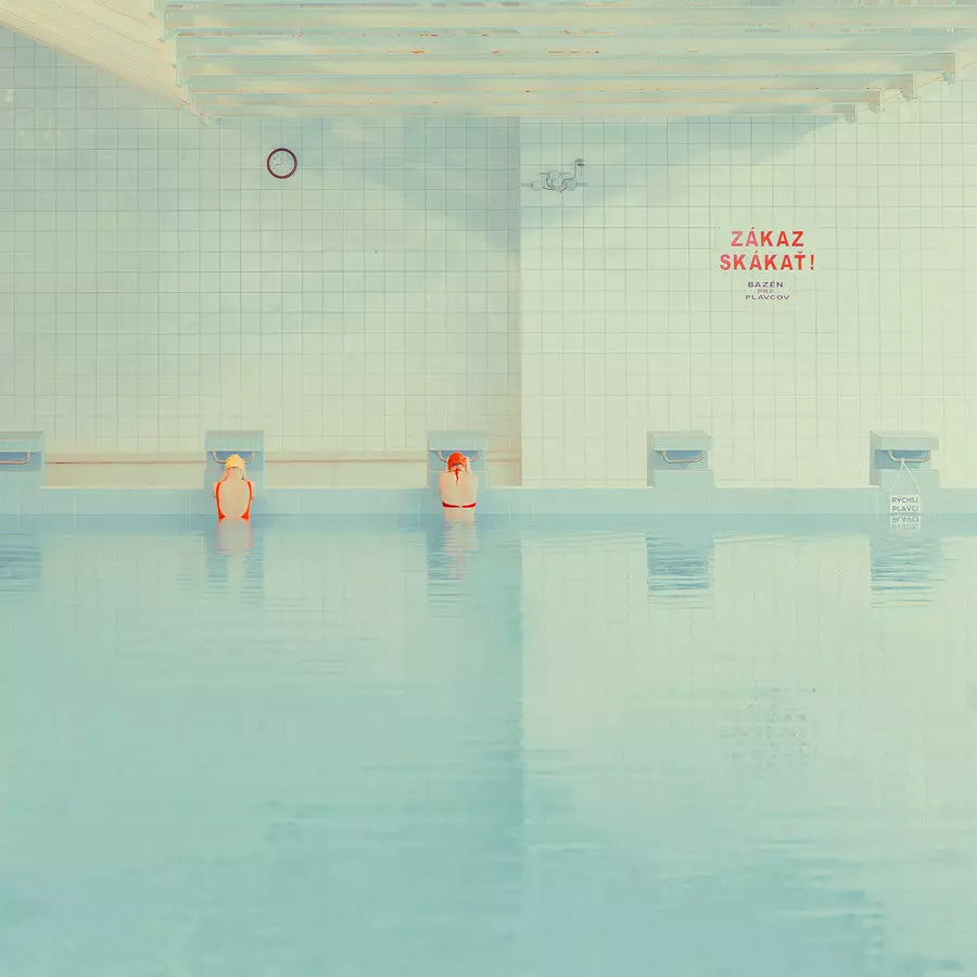 游泳池 Maria Svarbova 15