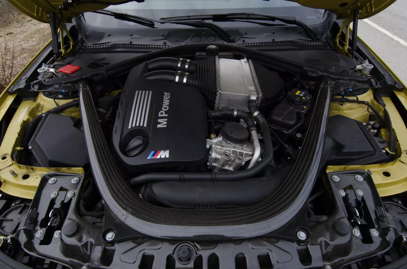 BMWM4エンジン。写真ケマサンモラン