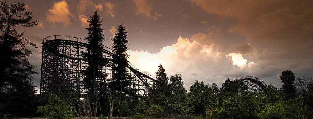 'Abandoned: Hauntingly Beautiful Deserted Theme Parks', pretparke in puin