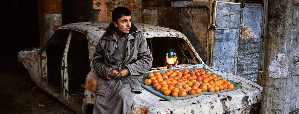 Стив МекКари: Авганистан, книга која ја разгледува работата на фотографот во оваа земја