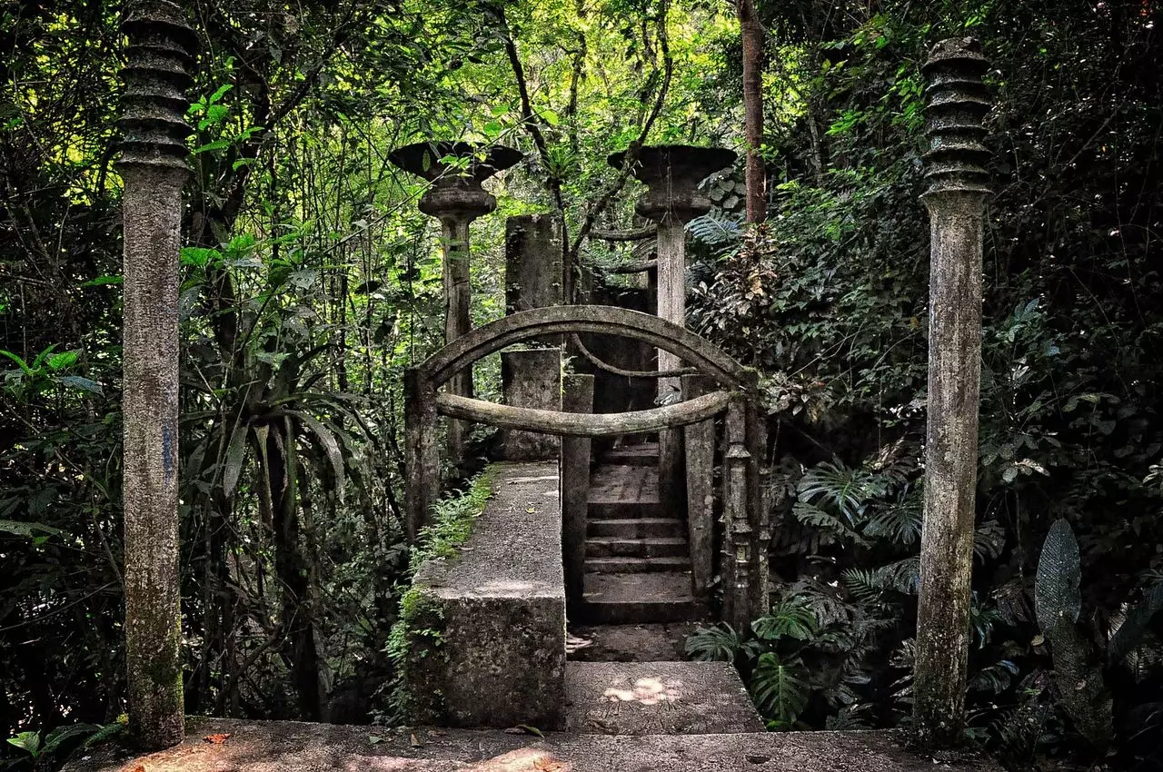 Las Pozas Xilitla, Mexiko. Gedeel onder CC-lisensie deur Rod Waddington op Wikimedia Commons