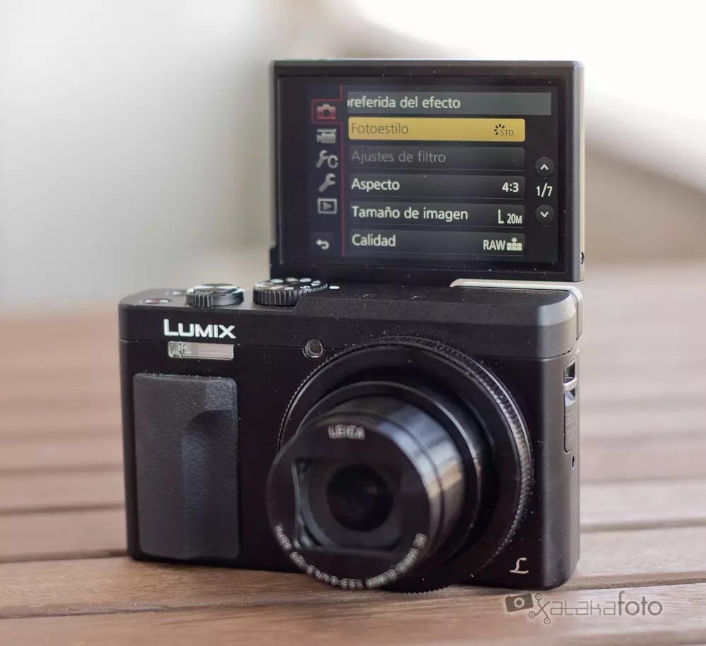 Lumix Tz90011