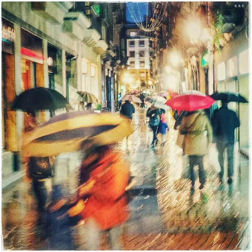 «City on the move (It Rains)», αποτυπώνοντας τη ροή της ζωής από τον Richard Bilbao Yacubo