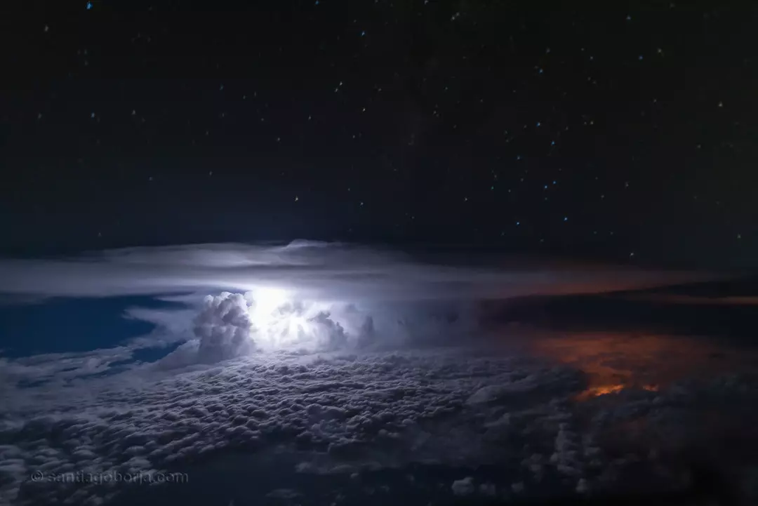 サンティアゴボルハ写真飛行機6からの嵐