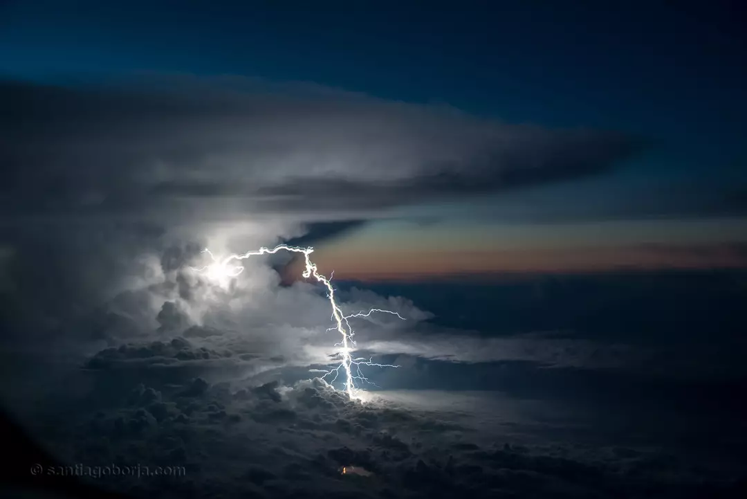 サンティアゴボルハ写真飛行機4からの嵐