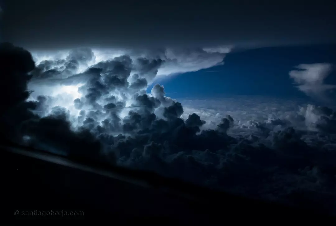 Santiago Borja Fotoj Ŝtormoj De Aviadilo 9