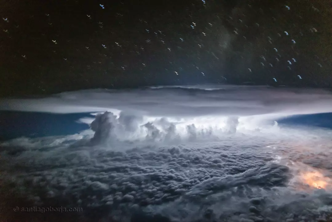 サンティアゴボルハ写真飛行機7からの嵐