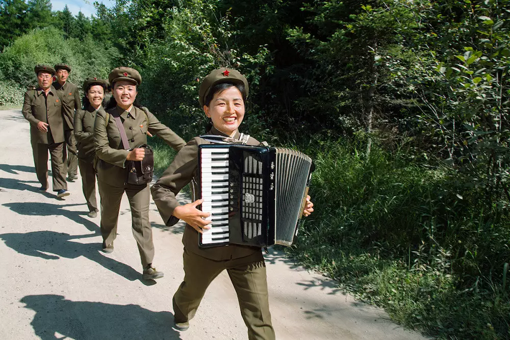 Iifoto eziNgavumelekanga kuMntla Korea uMarin Von Den Driesch 2