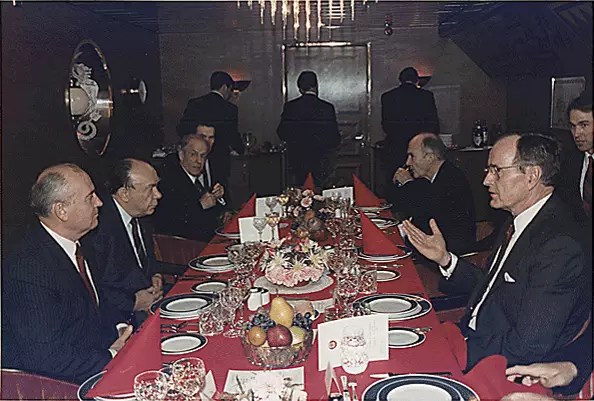 Bush e Gorbachev na Cimeira de Malta em 1989