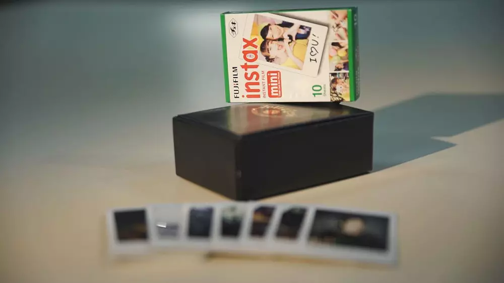 Jollylook, a retro instant camera made from cardboard and recycled paper