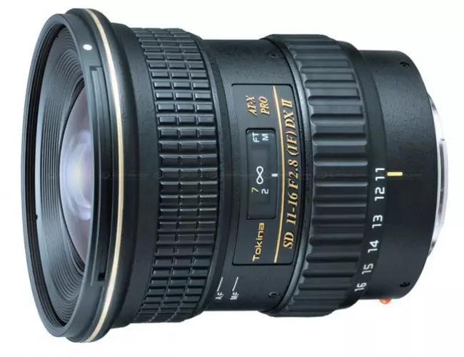 Lense ea angle e pharaletseng ea Tokina