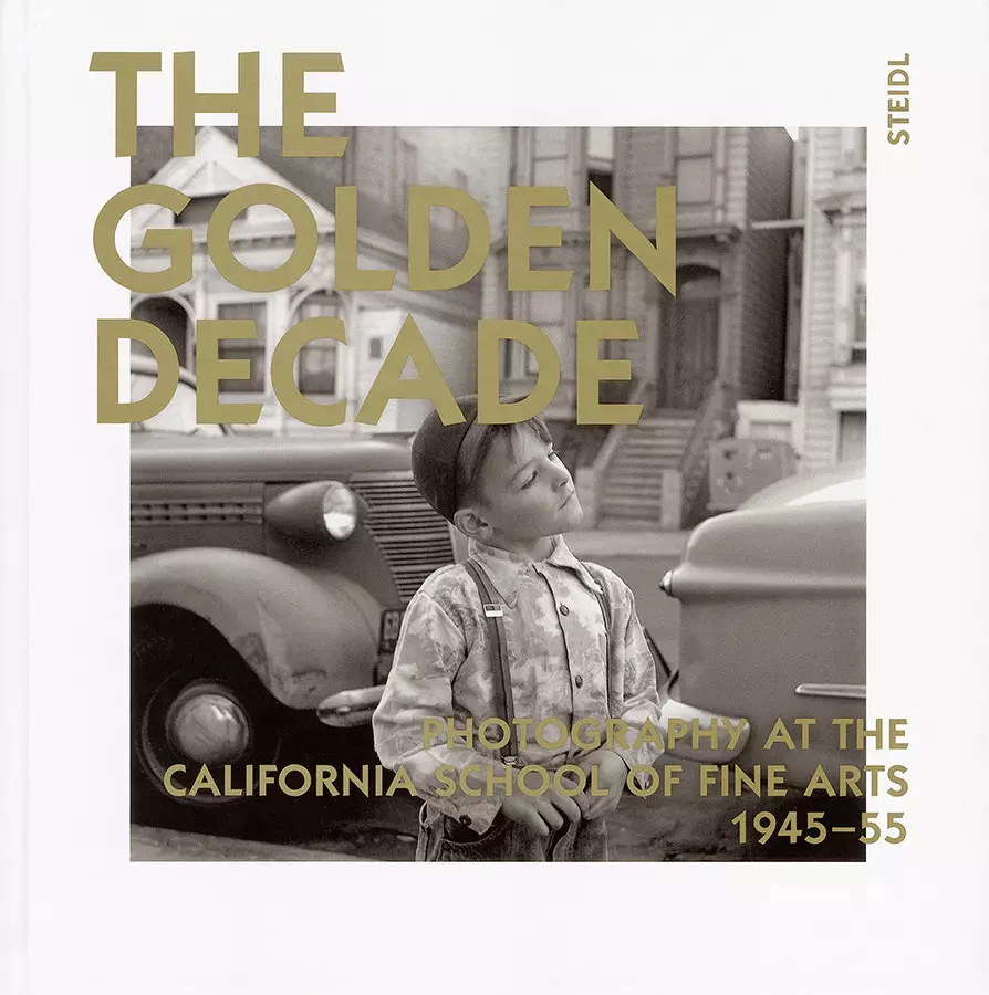 'The Golden Decade' หนังสือเกี่ยวกับโรงเรียนที่ก่อตั้งโดย Anselm Adams