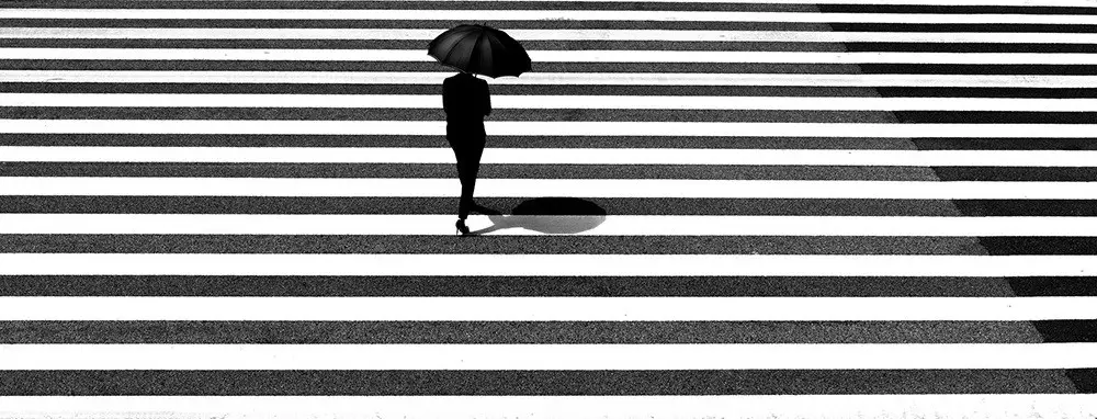 Lumière, ombre et personnes dans les photographies suggestives de Junichi Hakoyama