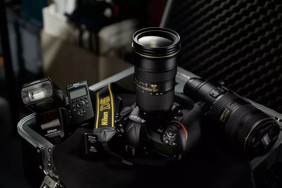 Nikon D5 yuqori tezlikda ma'lumotlarni uzatishning asl nusxasi