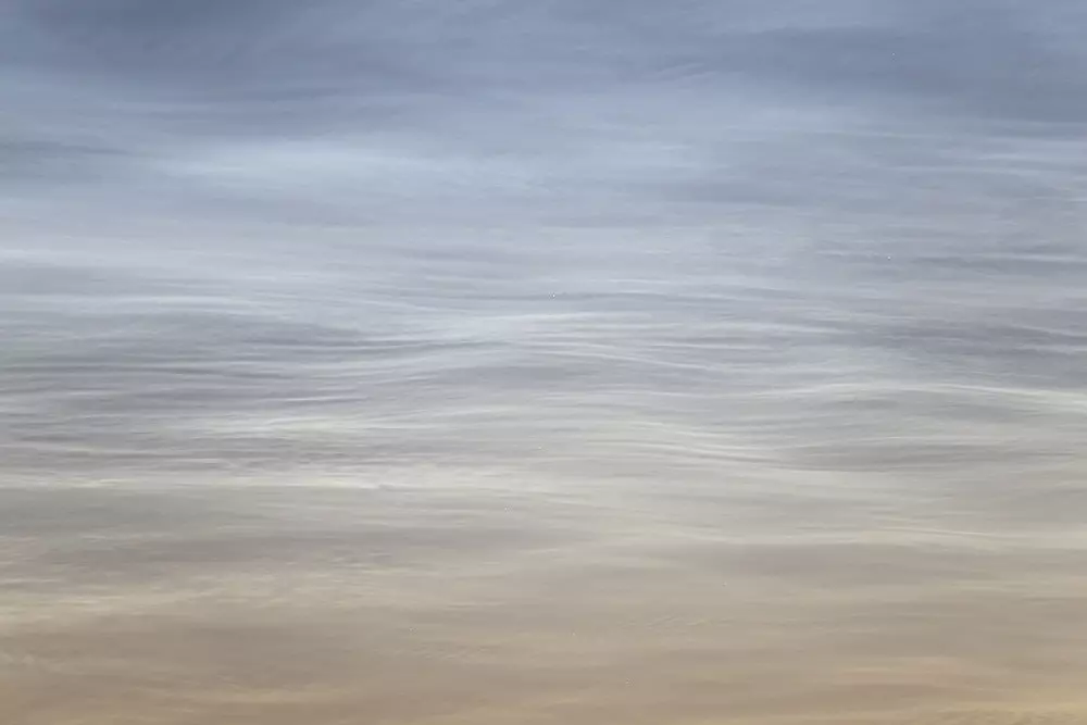 Stille golven van de lucht Nachtlichtende wolken Mikko Silvola