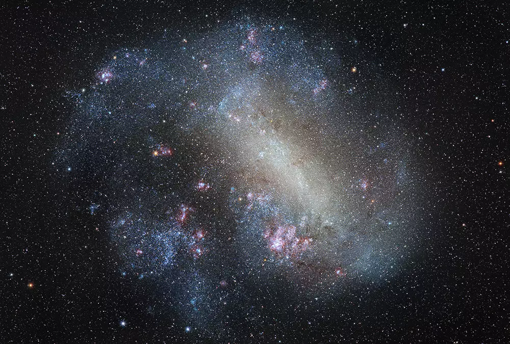 ကြီးမားသော Magellanic တိမ်တိုက် Carlos Fairbairn