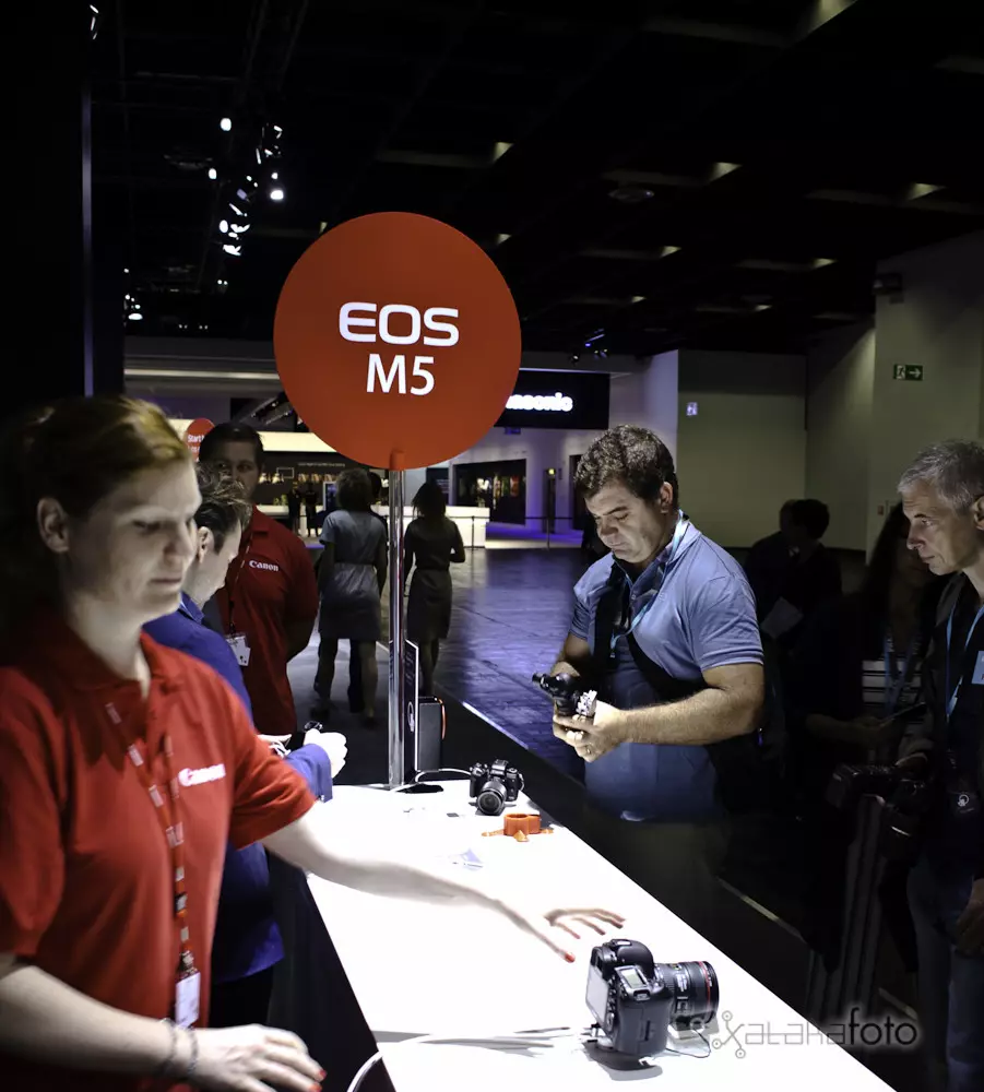 Canon EOS M5: Photokina-n ispilurik gabeko berria ezagutzea