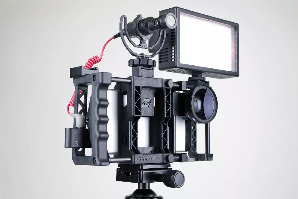 Beastgrip Pro: Riƙe wanda ke juya wayowin komai da ruwan zuwa kamara