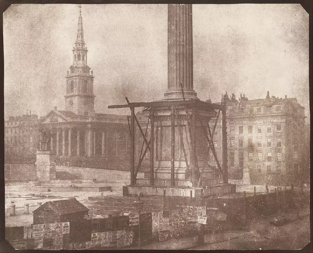 williamhenryfoxtalbotthenelsoncolumnintrafalgarsqaure under konstruksjon