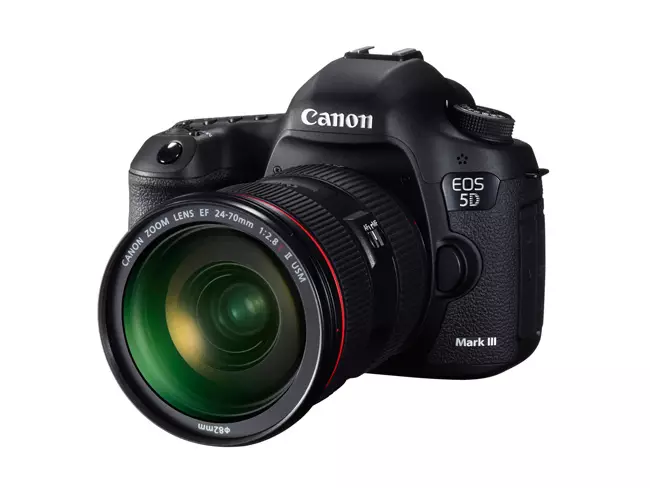 Canon EOS 5D Mark III sprijeda