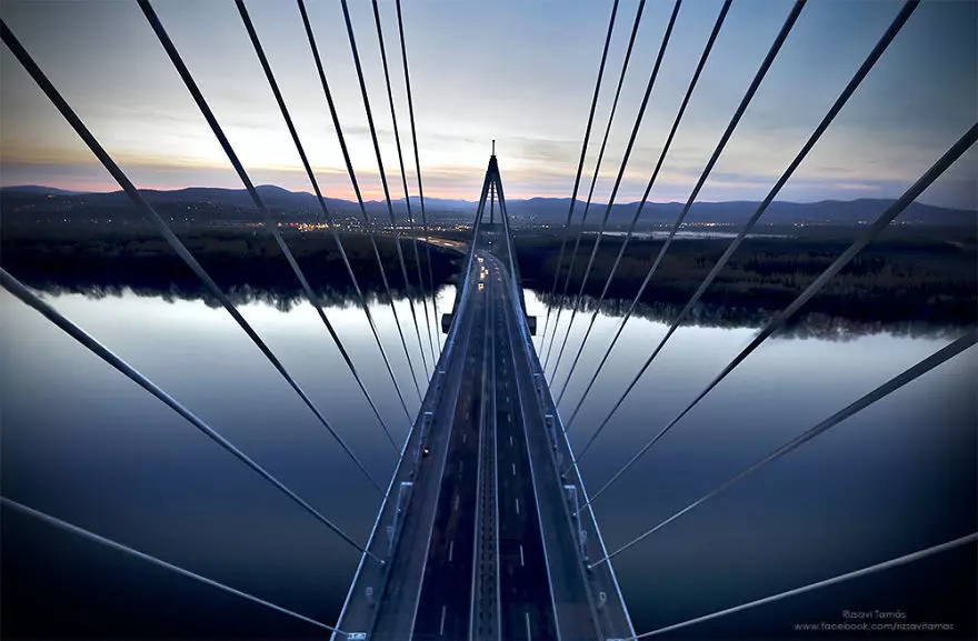 Tamás Rizsavi anapiga picha Budapest kutoka sehemu za juu za jiji, akipata picha za vertigo