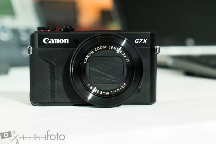 Canon Powershot G7X Mark II ma le Powershot SX720 HS, e lua fa'atasi e taunu'u mai e aunoa ma ni suiga tetele