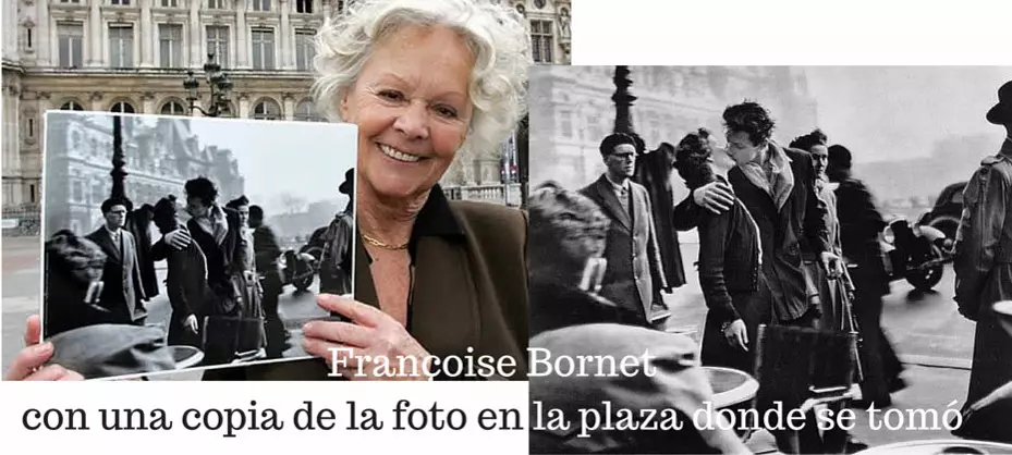 Francoise Bornet s kópiou fotografie na námestí, kde bola odfotená