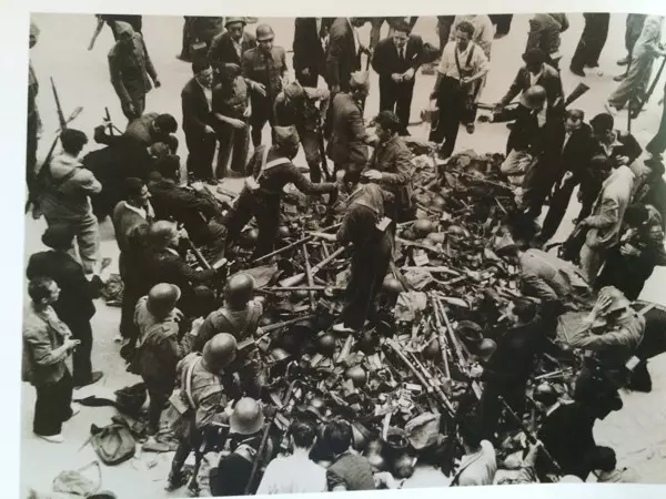 Waffen Requisitioun vu Faschisten Madrid Juni 1936 Foto Albero Y Segovia