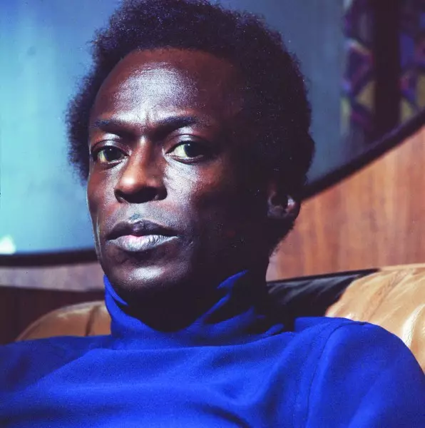 Lee Friedlander Miles Davis 1969 Iris Ku Daabacaadda Warqad Rag ah