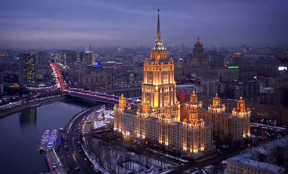 16 Hotel Ukraina i Moskva Ryssland Ses nedan