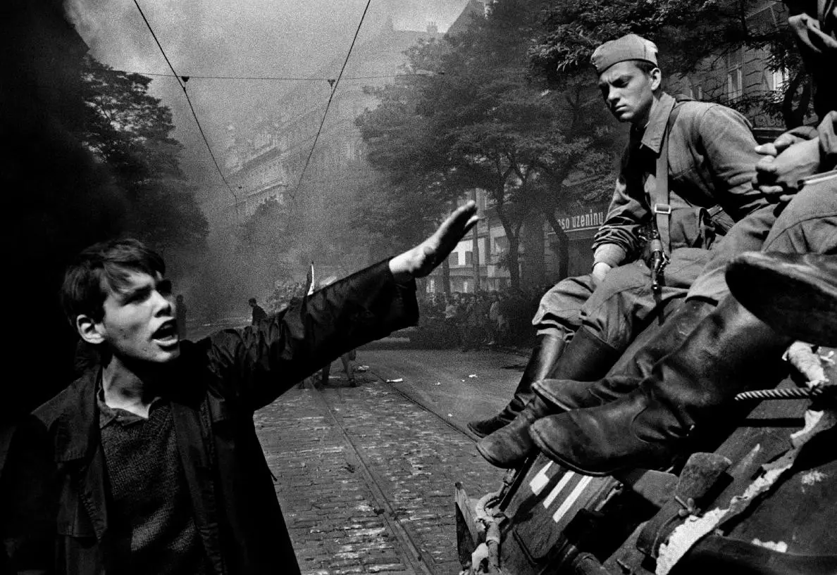 Josef Koudelka Primăvara Praga 1968 01
