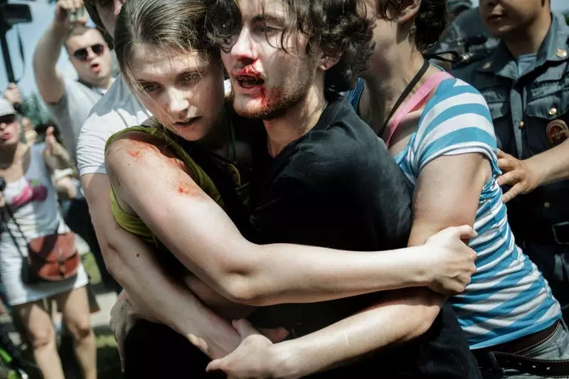 "To, da sem fotograf, mi je omogočilo, da postavljam vprašanja in dodatno raziskujem," Mads Nissen, zmagovalec World Press Photo of the Year 2014