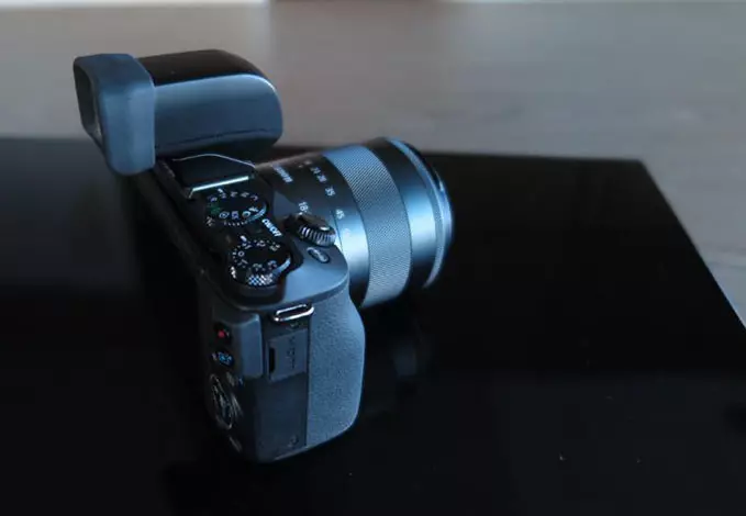 Canon thiab Nikon tej zaum yuav tsis ua txoj cai txav hauv kev ua lag luam mirrorless