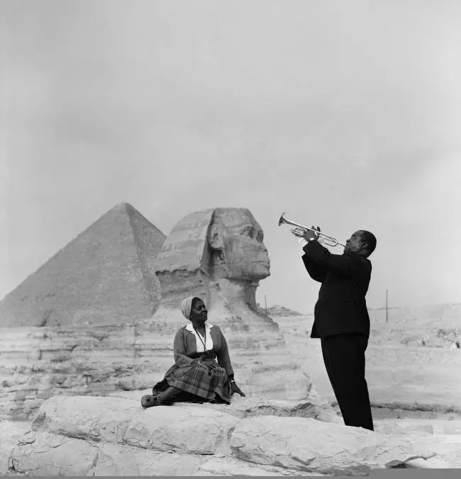 Louis Armstrong speel vir sy vrou in Giza, 1961