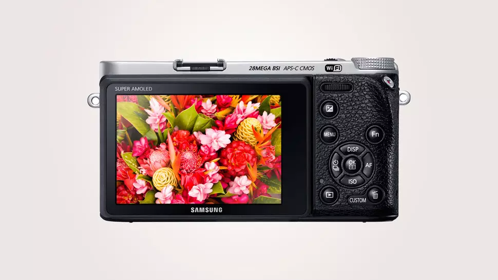 Samsung NX500, dhammaan macluumaadka ku saabsan isafgaradka cusub ee Samsung oo leh 28 MPx iyo 4K muuqaal ah