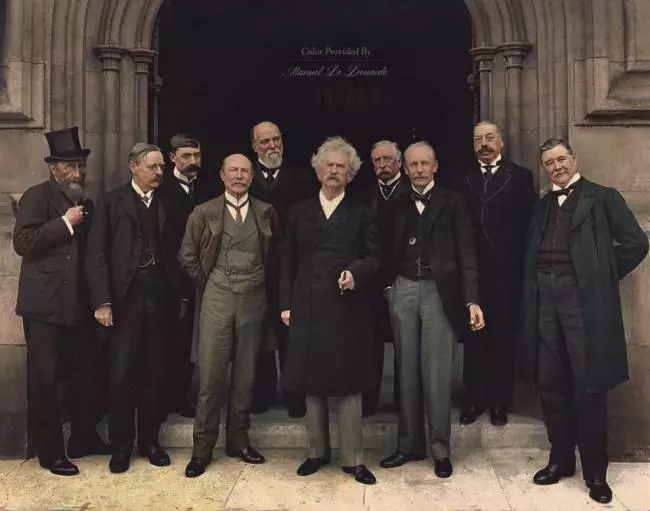 Mark Twain besoek die huise van die parlement in Londen op 2 Julie 1907