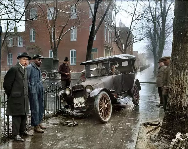 Wypadek samochodowy w Waszyngtonie około 1921 r.