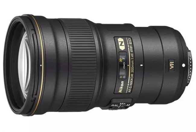 Nikon AF-S Nikkor 300mm f/4E PF ED VR ati AF-S DX Nikkor 55-200mm f/4-5.6G ED VRII, gbogbo awọn alaye