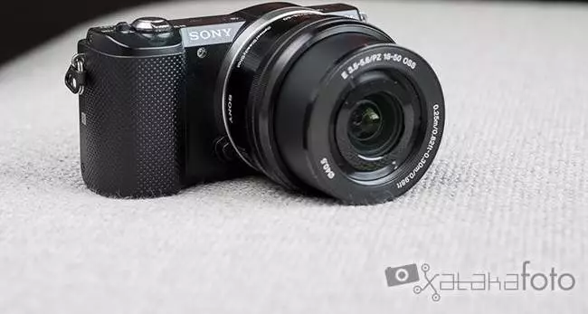 Огляд Sony A5000