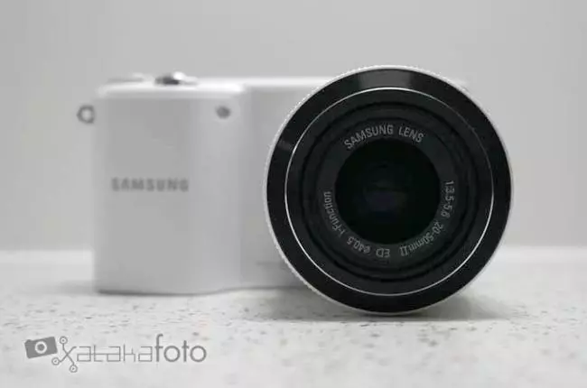 Разумная камера Samsung NX2000