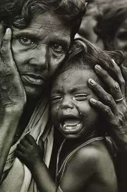 moeder-en-huilende-kind-bangladesh-1972